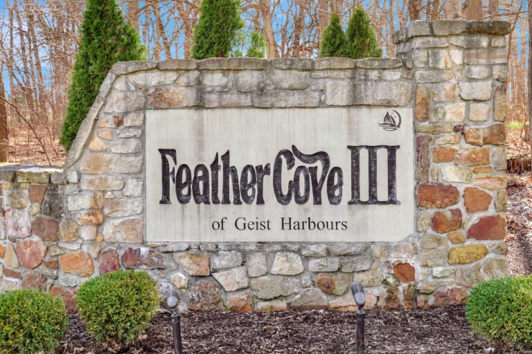 Luxury Homes for Sale in Crystal Pointe, Indianapolis, IN